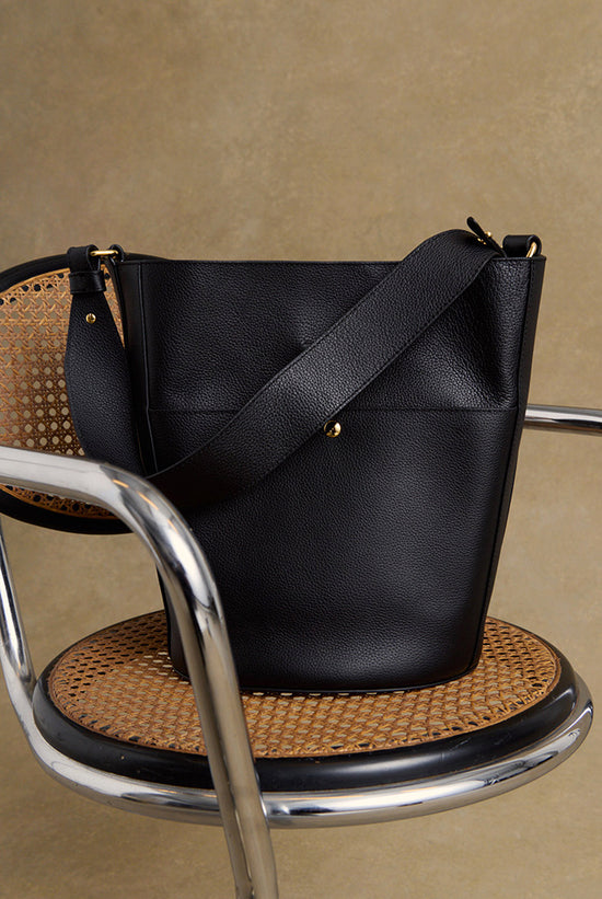 Sac Grand Sofia grainé noir intérieur marine - Balzac Paris