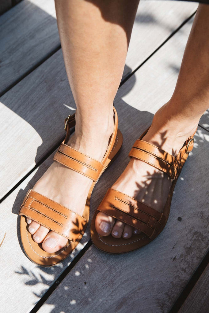 Isalina camel suede flat sandals with straps - Balzac Paris